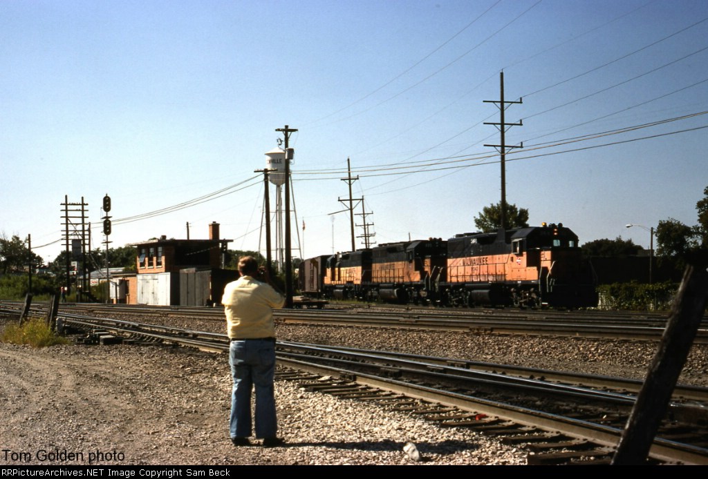 MILW 364, 135, and 368 Eastbound